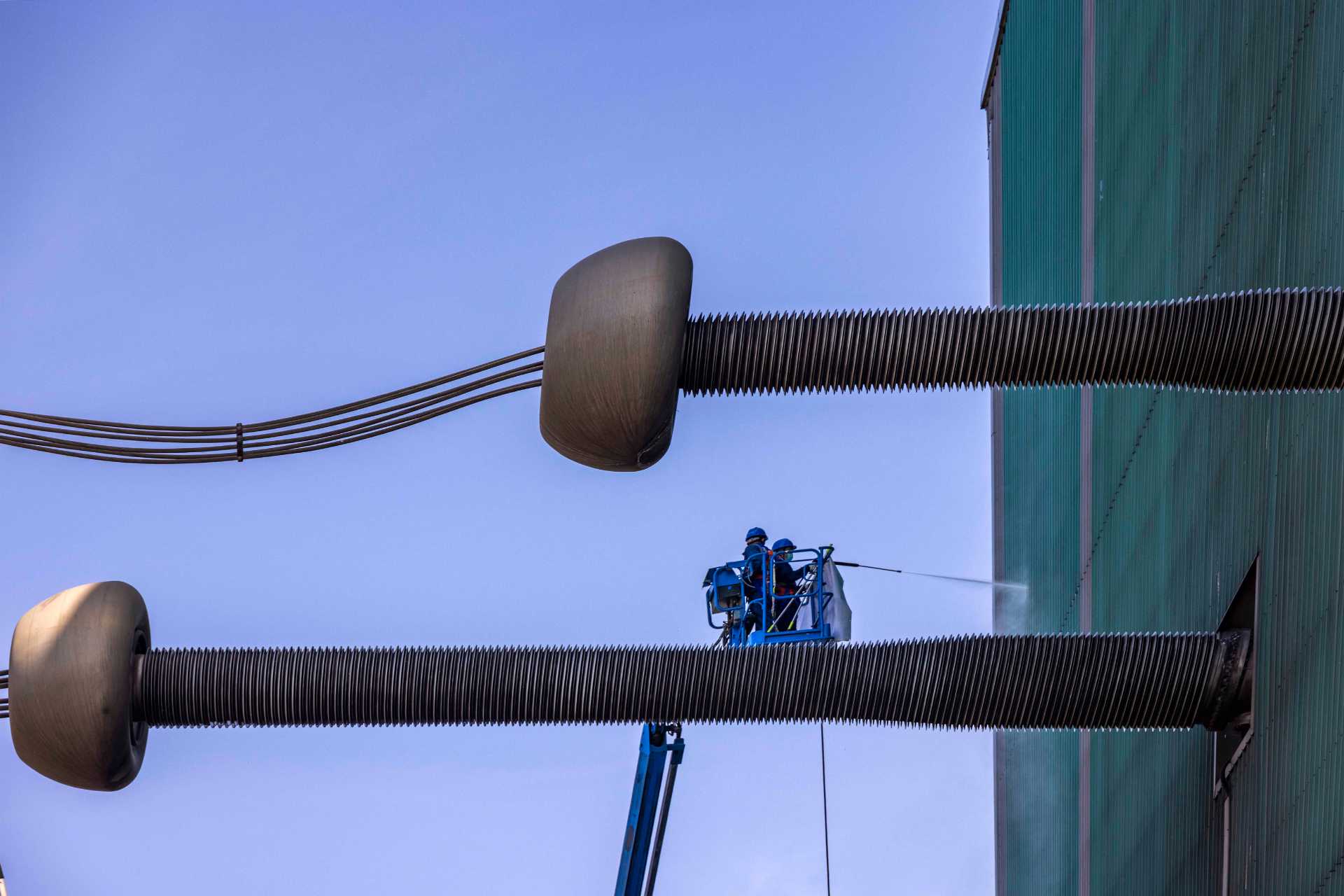 As load woes grow, Hitachi Energy doubles down on HVDC in the US