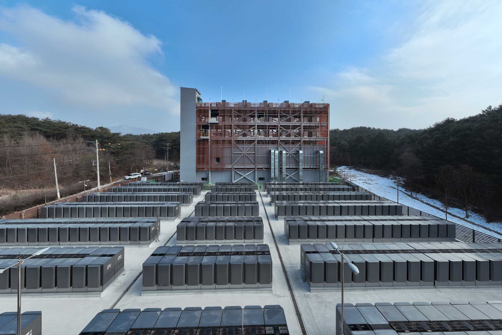 Brookfield makes a $5 billion bet on Bloom’s fuel cells | Latitude Media
